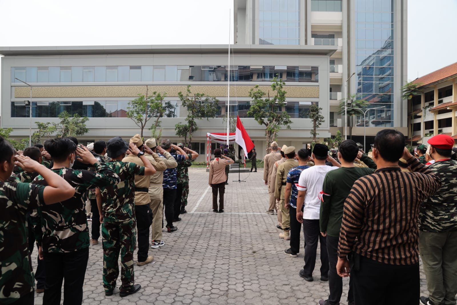 Upacara Hari Pahlawan, Untag Semangat Berantas Kebodohan dan Kemiskinan ... Upacara Hari Pahlawan, Untag Semangat Berantas Kebodohan dan Kemiskinan ...