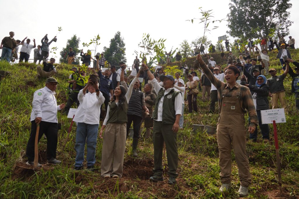 PLN NP, WWF, dan Kementerian Kehutanan Hijaukan Hulu Ciliwung | Pawarta ...