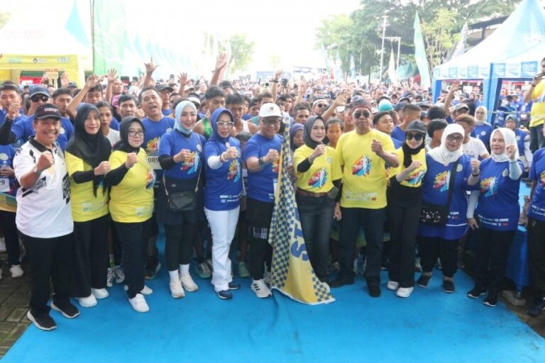 Meriahkan Dies Natalis, Ribuan Peserta Ikuti IKA Unair Sidoarjo Fun Run 2025 | Pawarta Jawa Timur